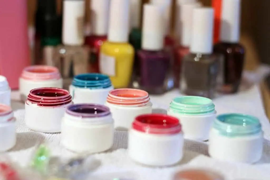 5 Tips to Smooth Gel Nails - makeuprestart.com